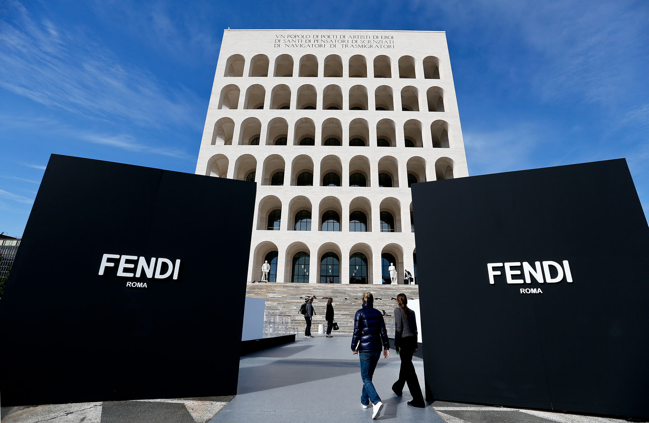 Fendi mở triển lãm bên trong trụ sở mới hoành tráng ở Rome | Harper's ...