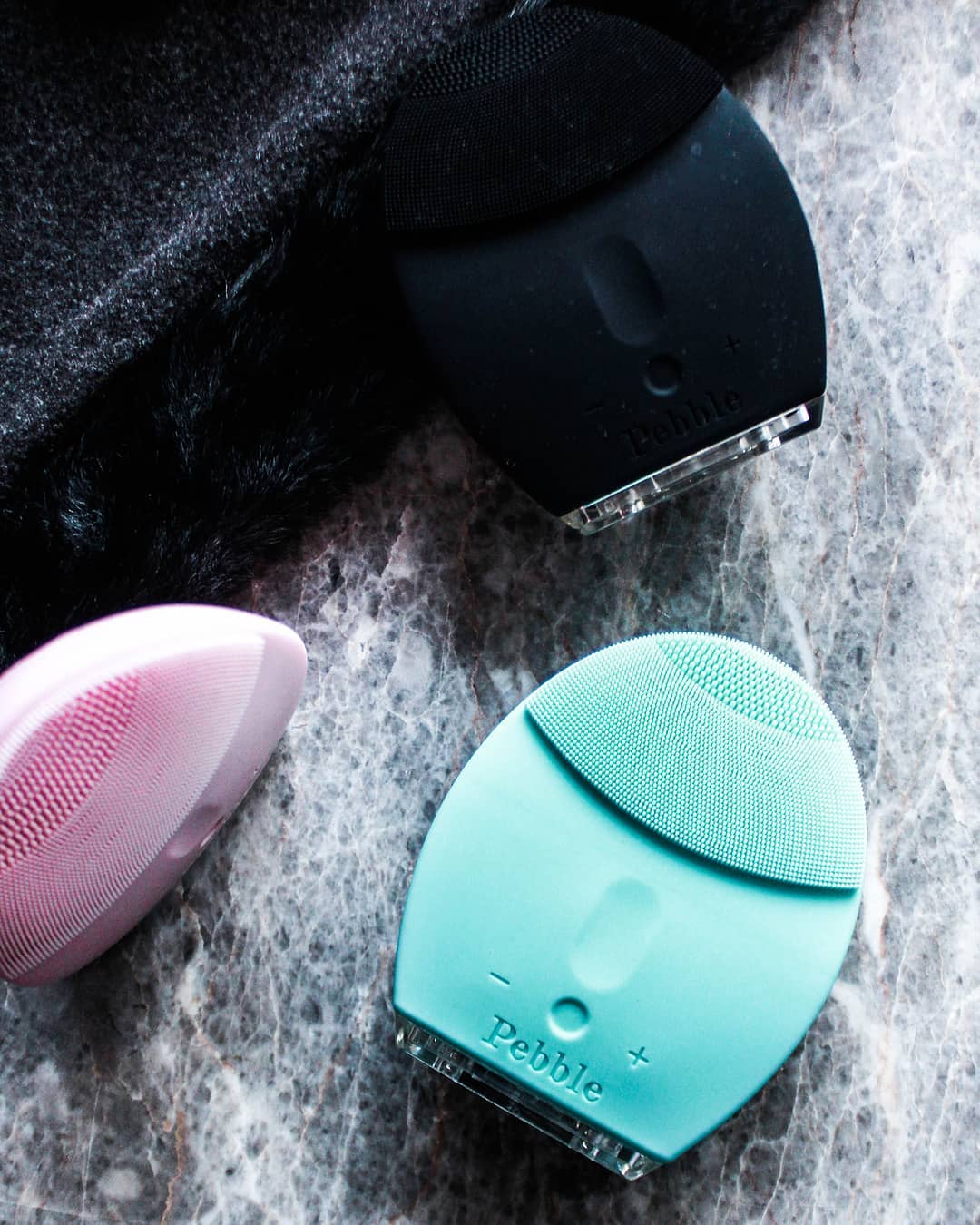 Đẹp hơn mỗi ngày cùng máy rửa mặt Pebble Lisa | Harper's Bazaar