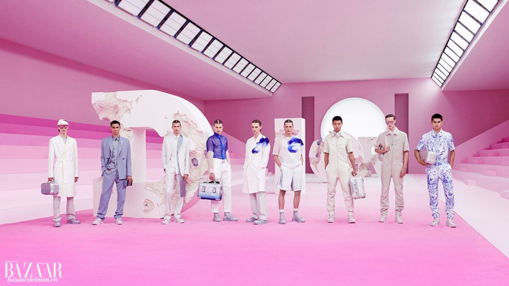 Vali Rimowa hóa thành balo đeo vai trong show Dior Men Xuân Hè 2020