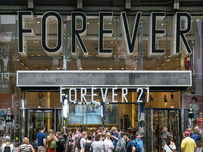 Thương hiệu fast fashion Forever 21 có khả năng phá sản | Harper's Bazaar
