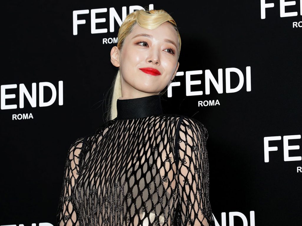 Sulli f(x) là một ngôi sao đi lạc trong ngành công nghiệp KPOP | Harper ...