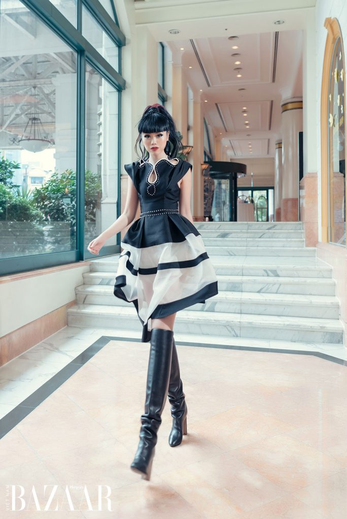 Jessica Minh Anh xinh như búp bê tại lễ ký kết quảng bá du lịch Việt Nam