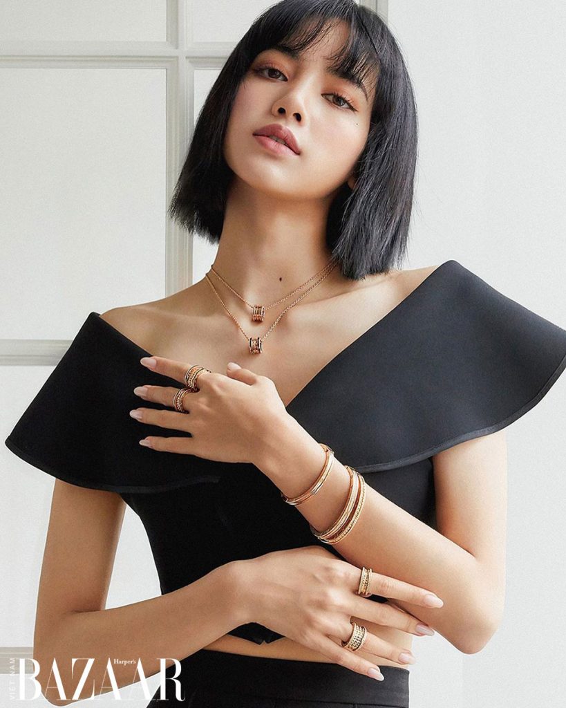 Cách tô son để có bờ môi căng mọng như Lisa Manoban | Harper's Bazaar
