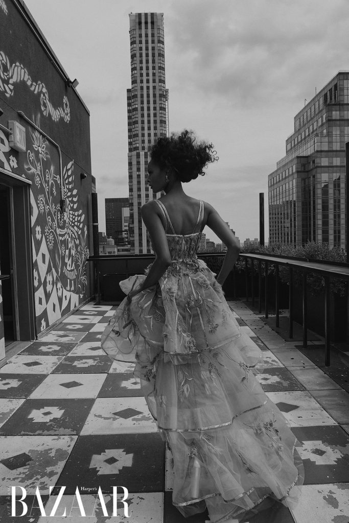 Quán quân Next Top Model Dani Evans đổi nghề, thiết kế mũ nón | Harper ...