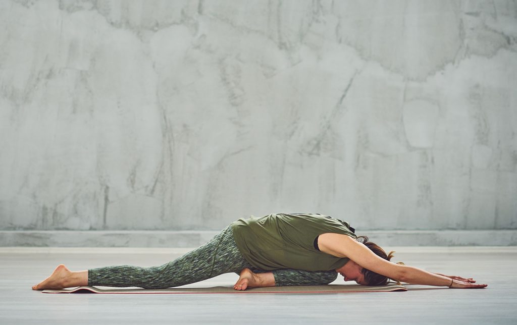 Yin Yoga là gì? | Bài tập yoga thiền chống trầm cảm | Harper's Bazaar