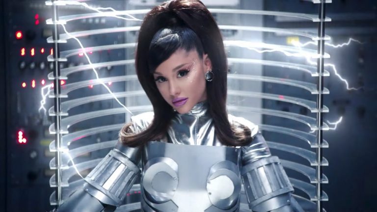 Ariana Grande hóa thân thành nữ robot gợi cảm trong MV 34+35 | Harper's ...