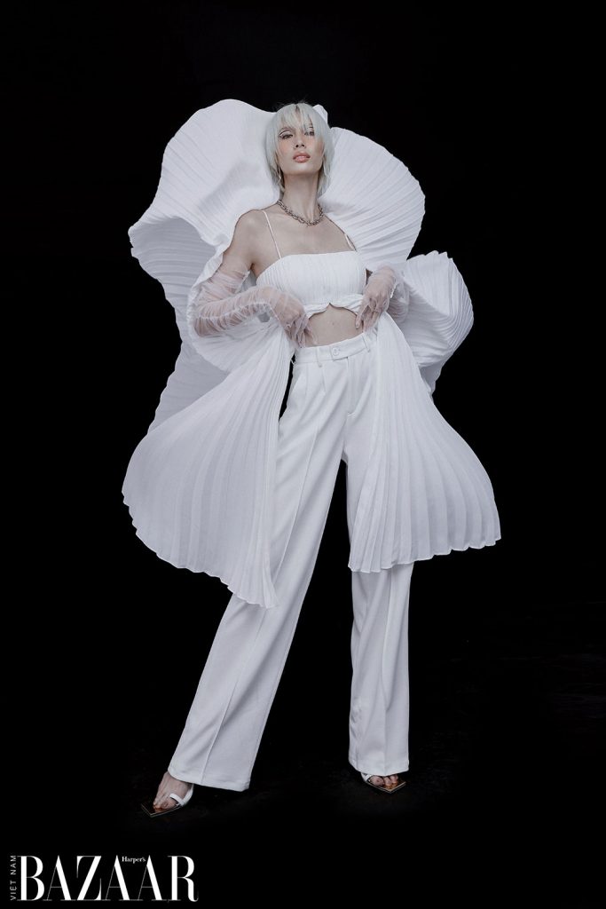 Klei Studio: Trắng đen cũng là cách diện đồ đôi Valentine sang xịn