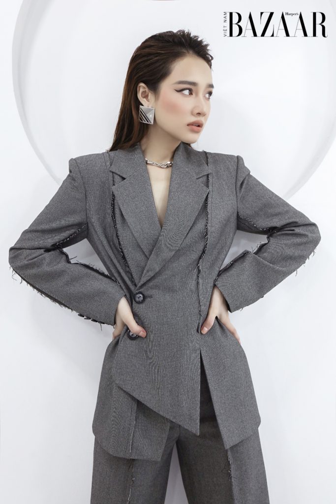 Nhã Phương không còn "bánh bèo" với trang phục Klei Studio