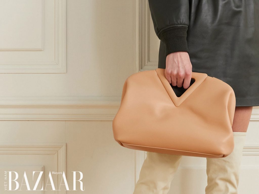Túi Bottega Veneta Point Bag Xuân Hè 2021 | Review | Harper's Bazaar