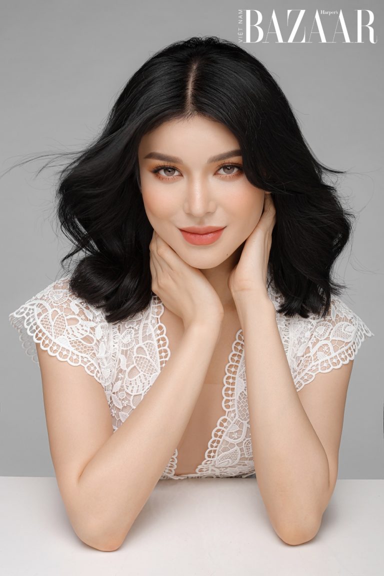 Lily Chen lúc e ấp, khi bốc lửa trong trang phục Chung Thanh Phong