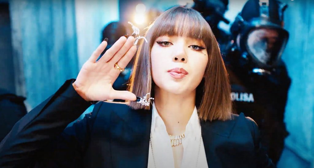 Em út BLACKPINK hóa nữ vương Thái Lan trong MV solo LALISA