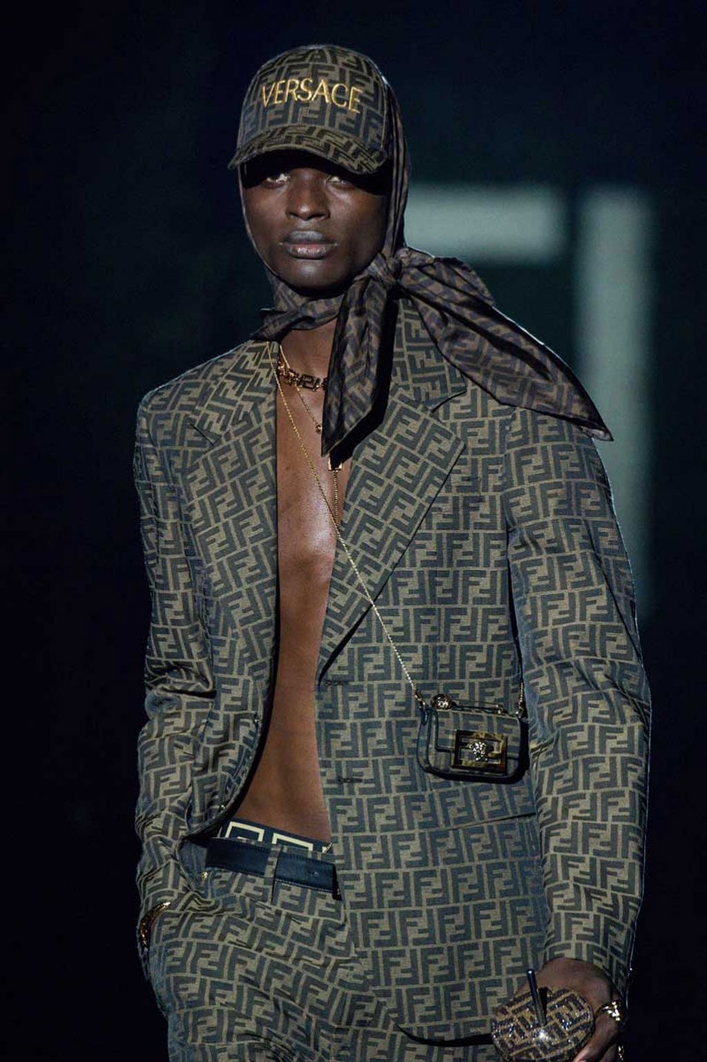 FENDACE: Khi Versace và Fendi bắt tay | Harper's Bazaar