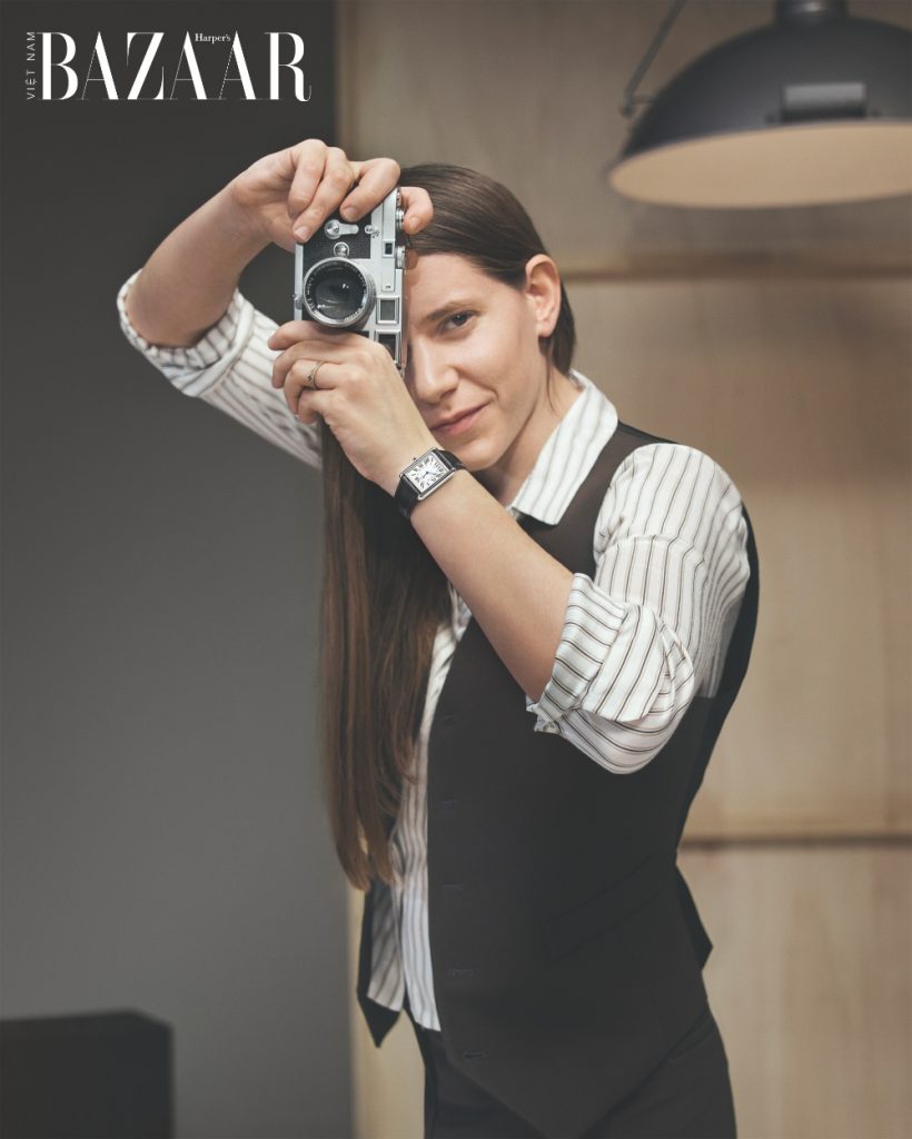 Khi năm nghệ sĩ cùng tái hiện chiếc đồng hồ Cartier Tank biểu tượng