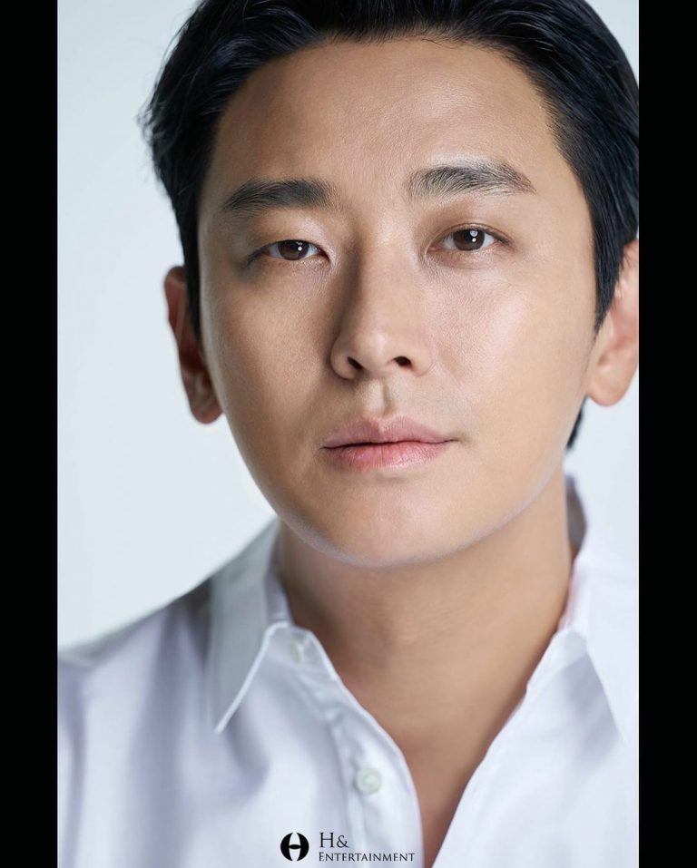 15 bộ phim của Joo Ji Hoon hay và đặc sắc nhất - Harper's Bazaar