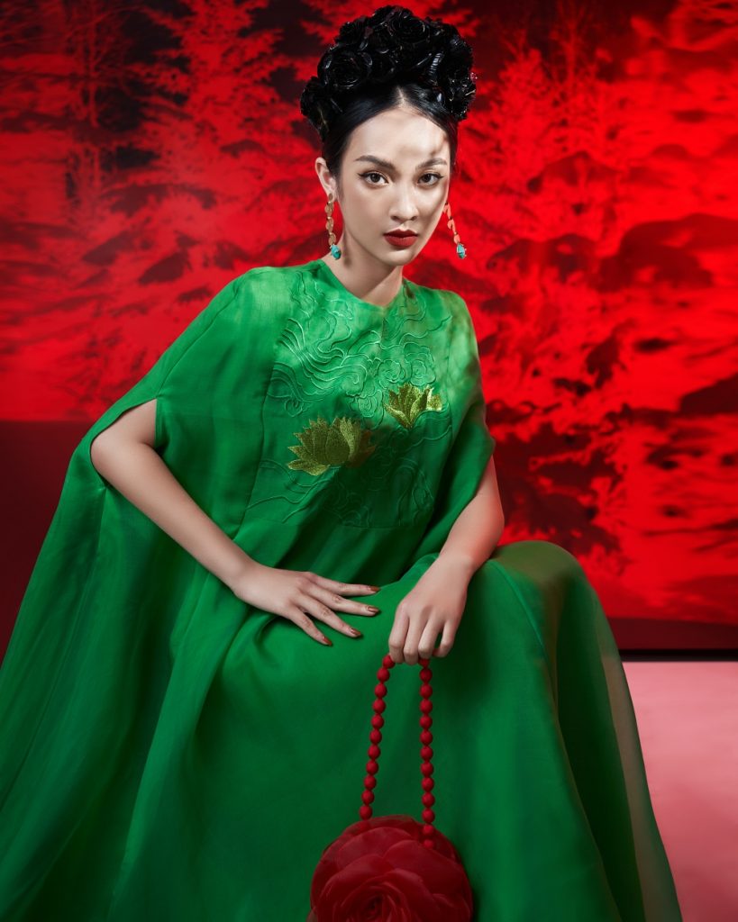 Hà Linh Thư ra mắt bộ sưu tập Litte Women mùa Giáng Sinh 2021