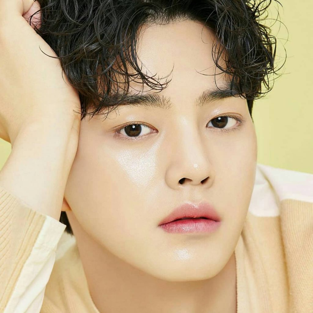 Phim của Song Kang: 12 phim ấn tượng của "trai hư" Song Kang