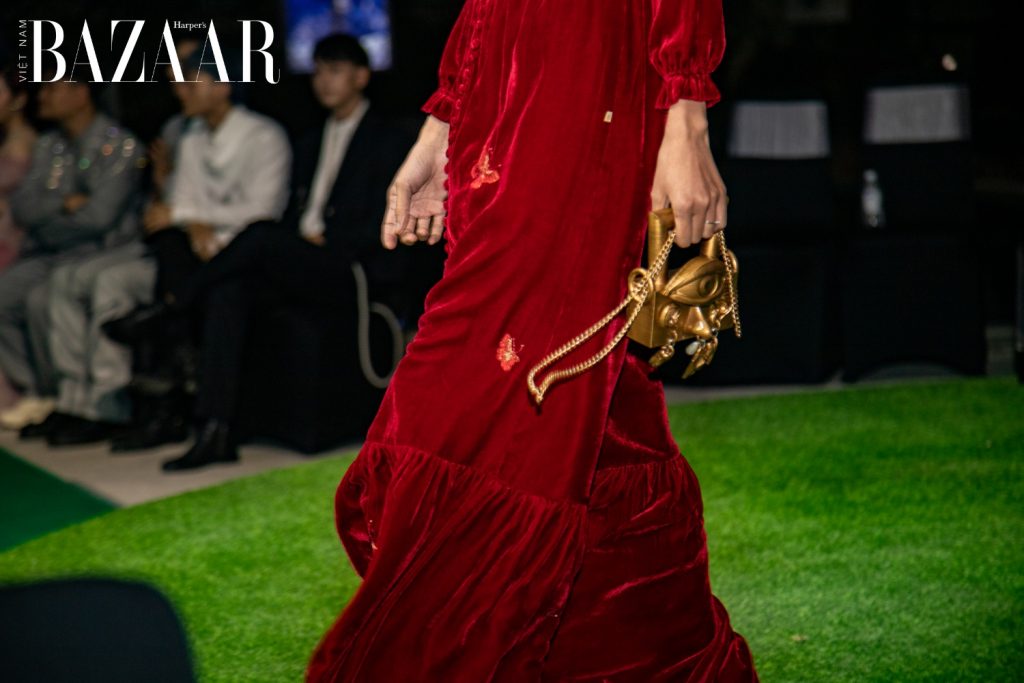 Tài Koski và Hà Linh Thư diễn tại Harper's Bazaar Christmas Party 2021