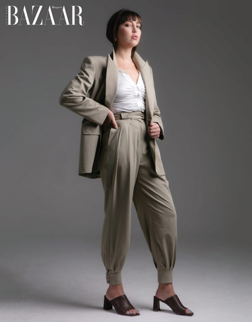 Caroline King | Uptown Girl | Harper's Bazaar Việt Nam