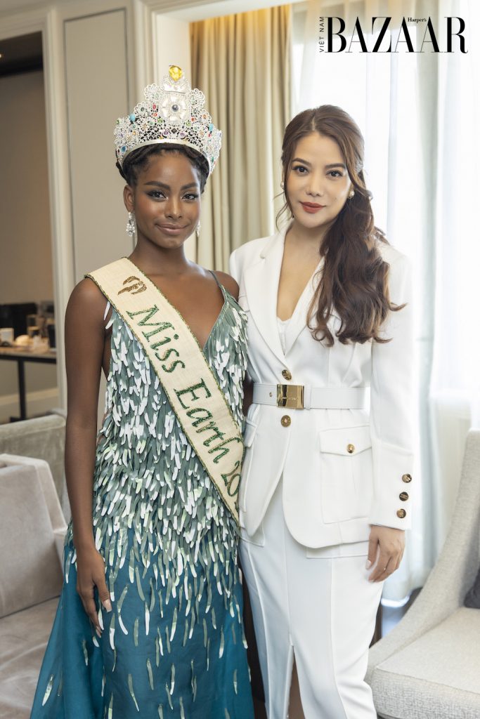 Trương Ngọc Ánh chọn trang phục cho Miss Earth 2021 Destiny Wagner