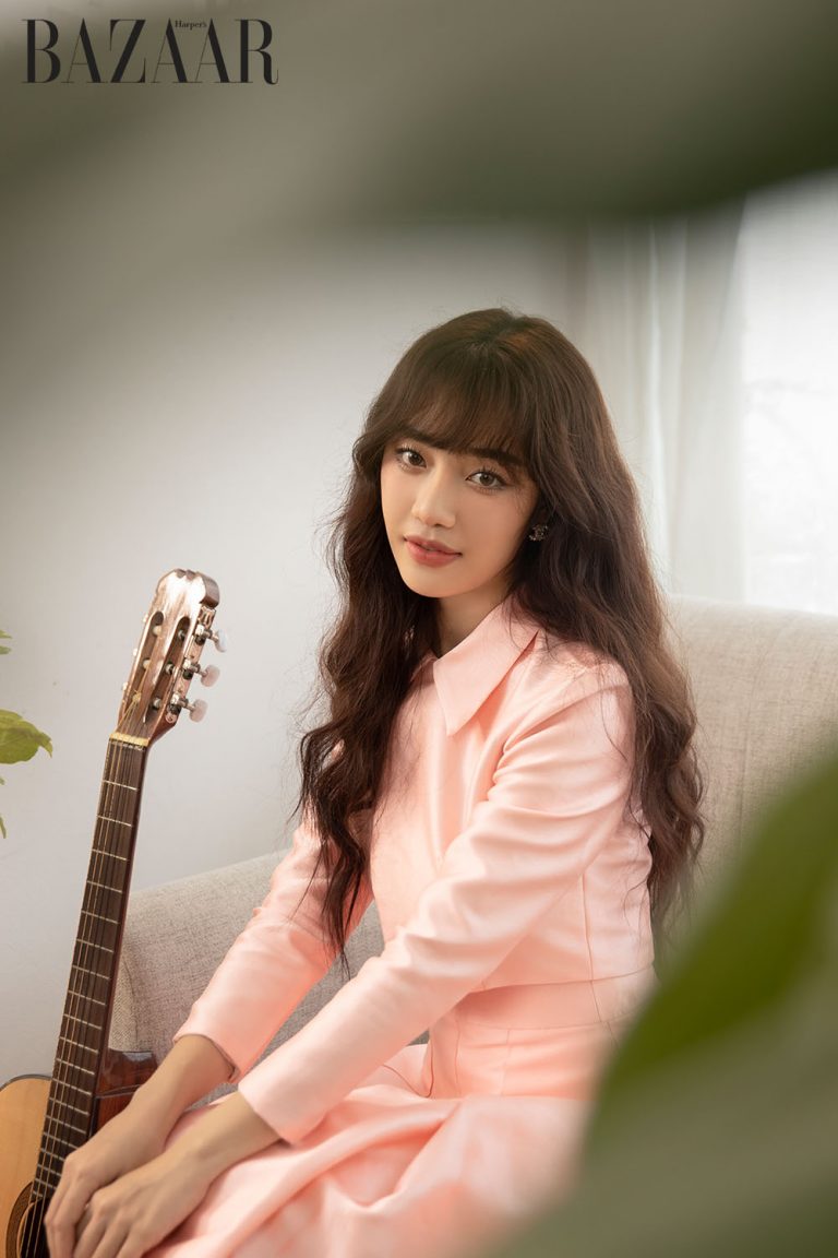 Hoàng Duyên và Obito hát Mưa Hồng của Trịnh Công Sơn