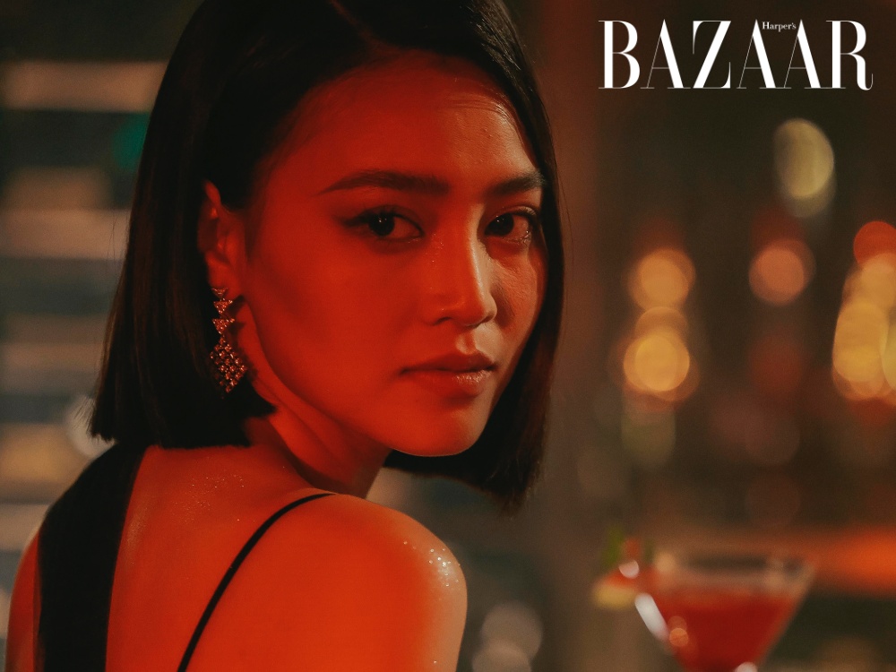 Ninh Dương Lan Ngọc khóc nức nở khi xem phim Cô gái từ quá khứ