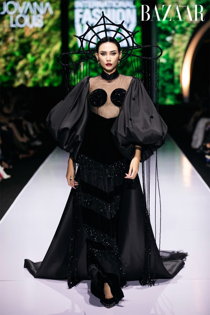 Jovana Benoit tại AVIFW Thu Đông 2022 | Harper's Bazaar