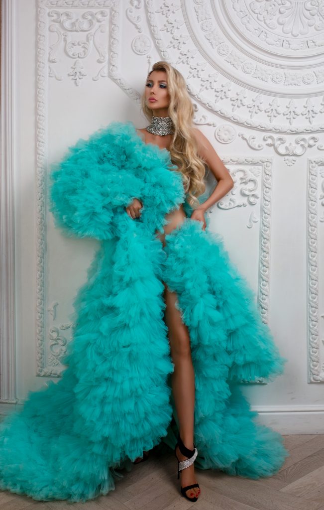 Kristine Graff: The blue-eye model | Harper's Bazaar Việt Nam