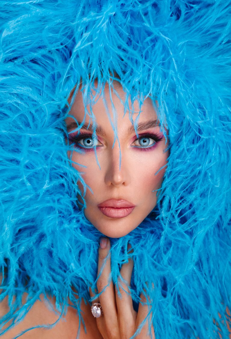 Kristine Graff: The blue-eye model | Harper's Bazaar Việt Nam