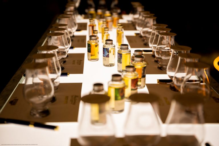 Mastering Taste Through Time: Cuộc thưởng lãm tráng lệ của whisky và ...