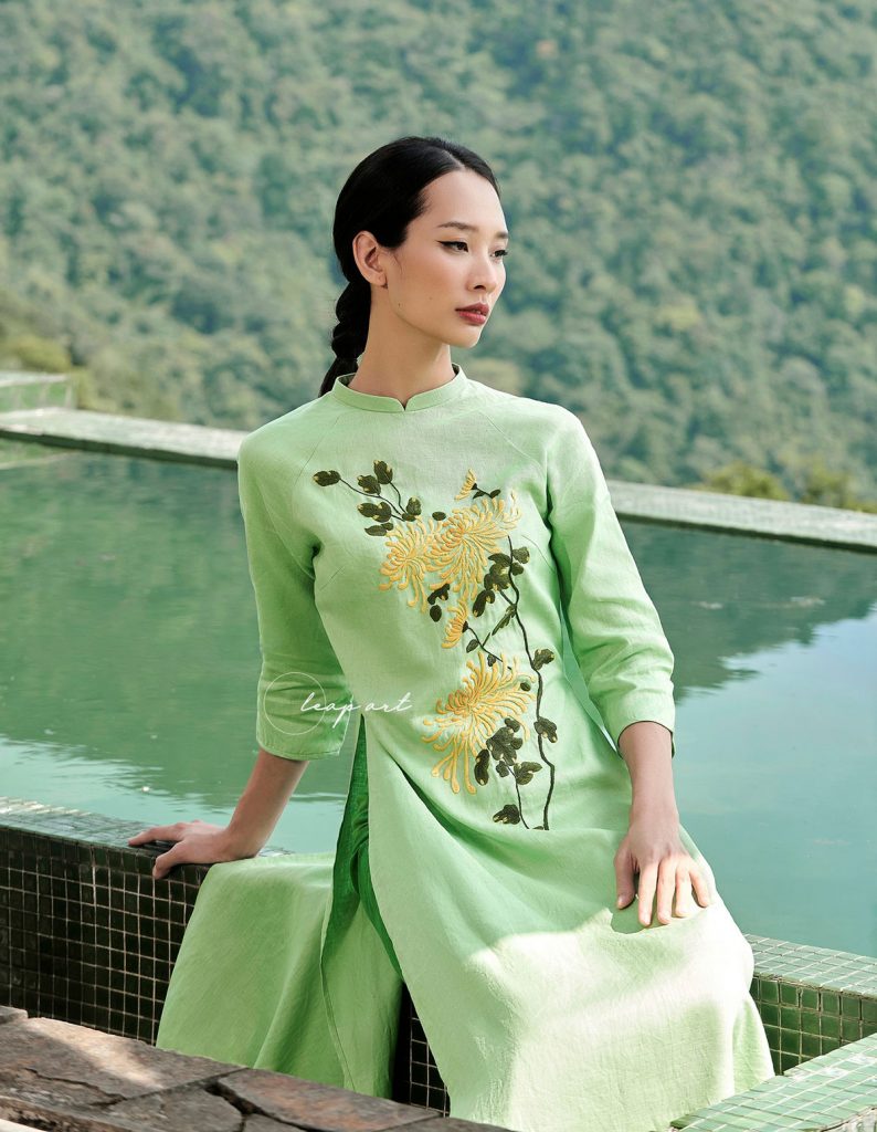 8 thương hiệu Việt chuyên áo dài thêu tay đẹp, cao cấp | Harper's Bazaar
