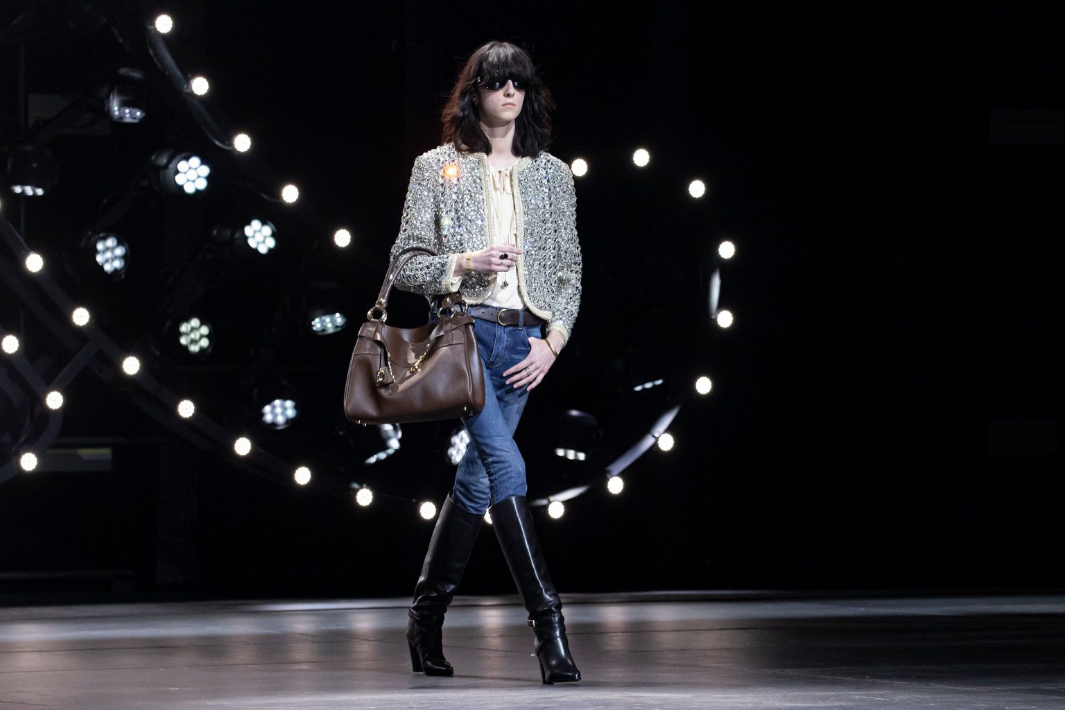 Celine Thu Đông 2023: Khi boho và rocker chic kết hợp cùng sequin