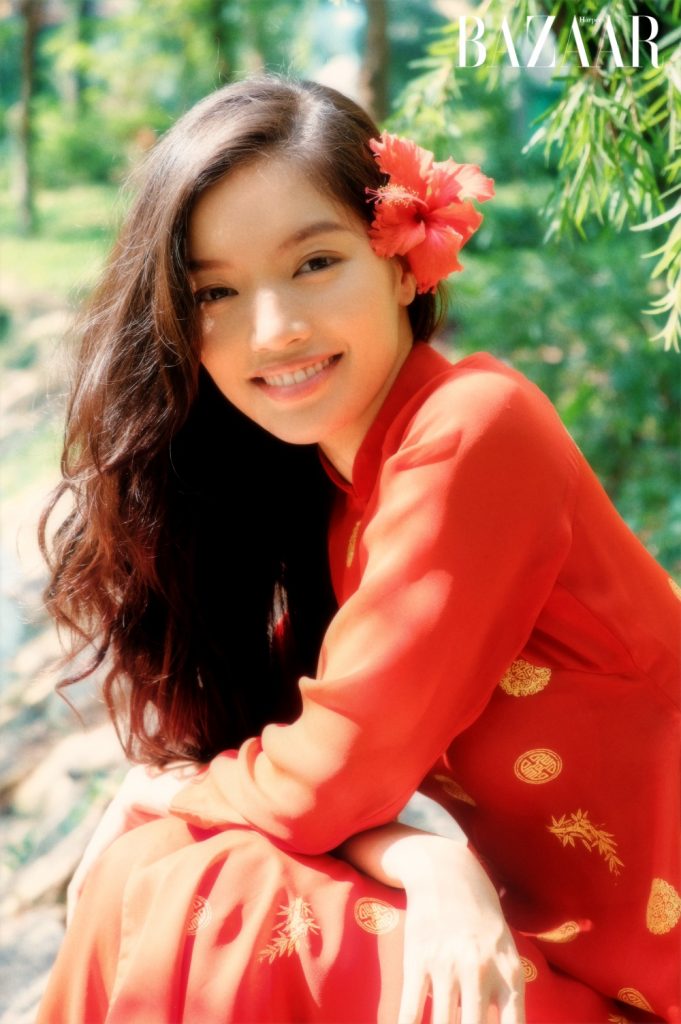 Lâm Bích Tuyền du Xuân với áo dài cưới của mẹ | Harper's Bazaar
