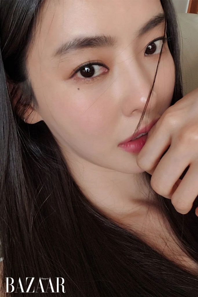 Khám phá bí quyết làm đẹp của nữ chính phim Island Lee Da Hee