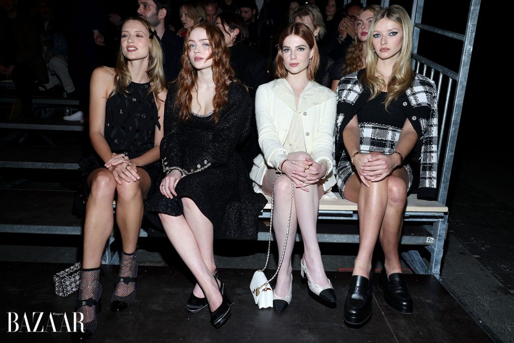 Apple Martin, con gái Gwyneth Paltrow, debut front row show Chanel