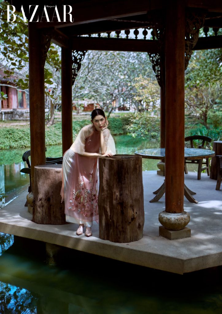 TyhD Thùy Dương khoe vai gầy với áo yếm | Harper's Bazaar Việt Nam