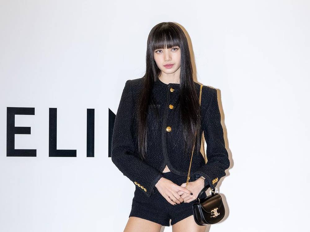 Lisa BLACKPINK khoe vóc dáng 9:1 tại pop up Celine Hàn Quốc