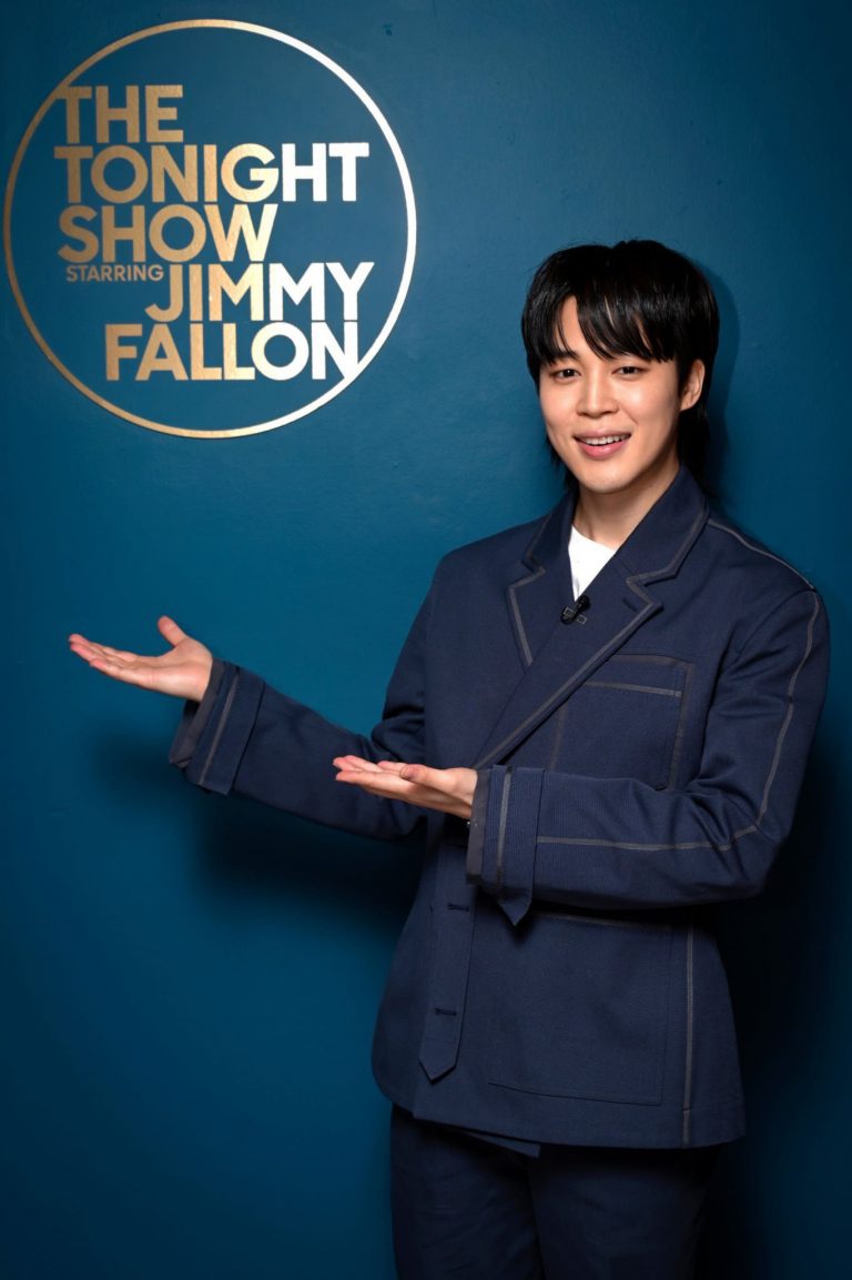 Jimin (BTS) dùng tiếng Anh lưu loát chọc cười Jimmy Fallon