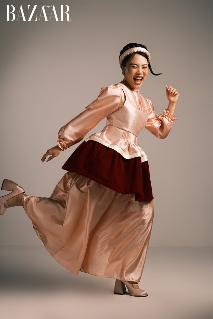 Phương Mỹ Chi là cô Tấm hiện đại trong MV Vũ Trụ Có Anh