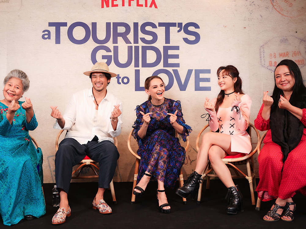 Phim A Tourist's Guide To Love mang văn hóa Việt lên Netflix