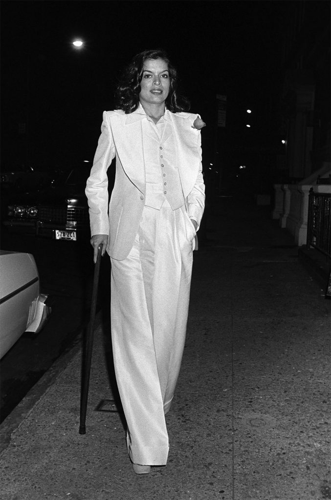 Bộ vest Le Smoking huyền thoại của Yves Saint Laurent