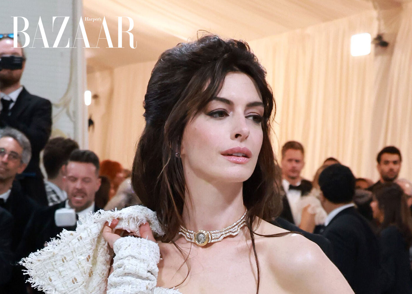 Anne Hathaway là người duyên dáng nhất Met Gala 2023