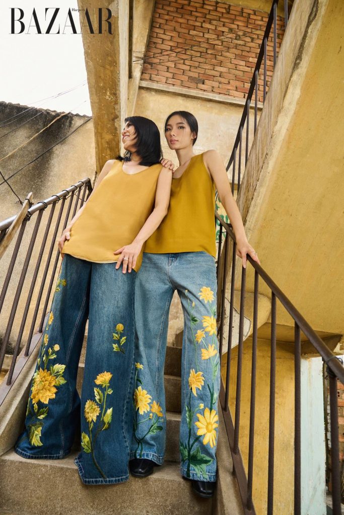 Quần jean thêu “Sắc hương đồng nội" của Chu Gallery