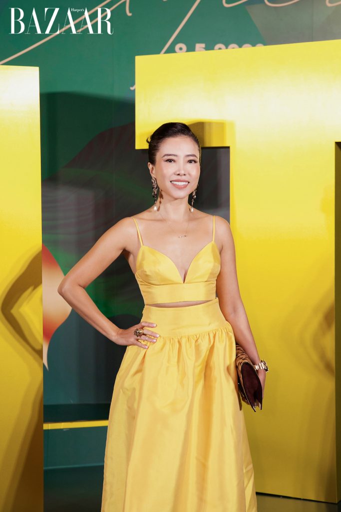 Những thiết kế sexy mùa hè đốt cháy thảm đỏ show Xita Exotica