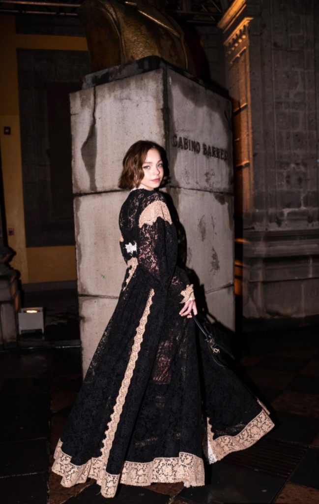 "Nàng sói Wednesday" Emma Myers đằm thắm trong thiết kế Dior