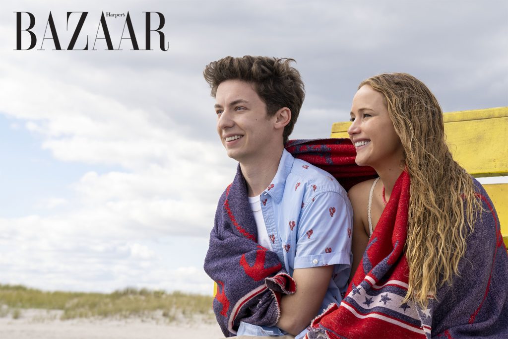 Cười ra nước mắt vì "vú em" Jennifer Lawrence