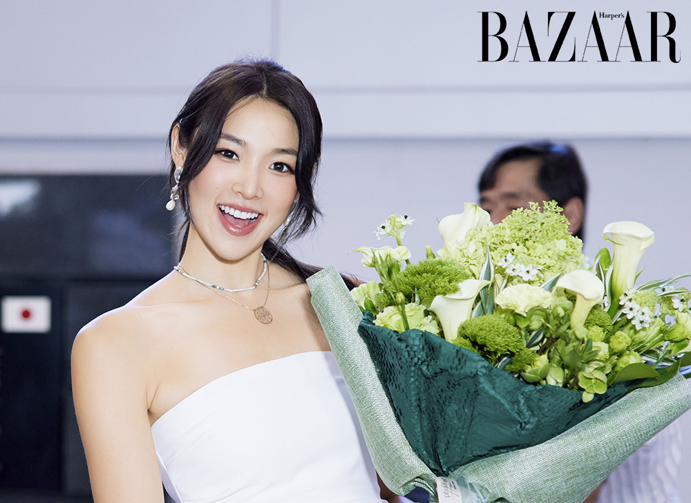 Miss Earth 2022 Mina Sue Choi đến Việt Nam | Harper's Bazaar