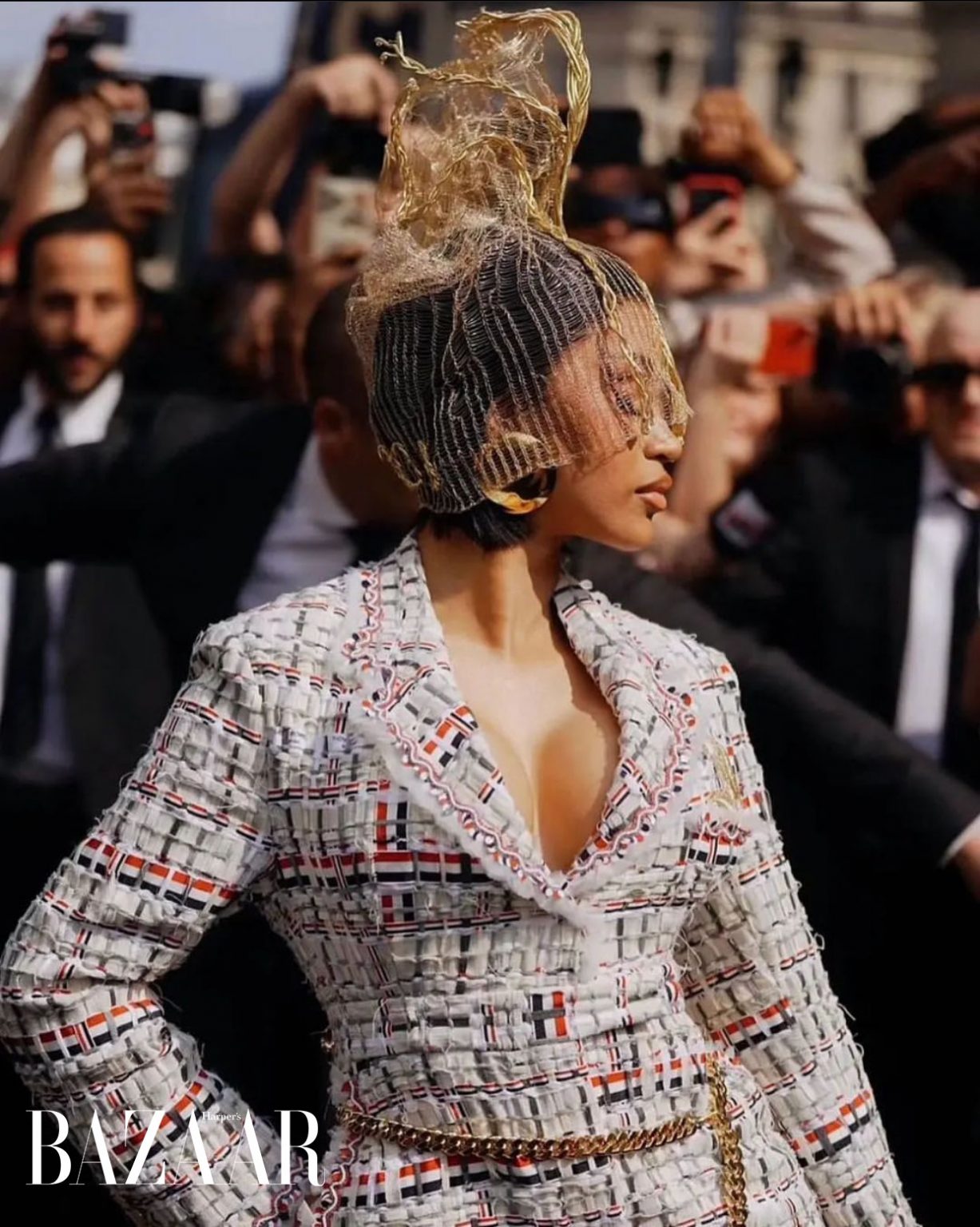 Cardi B mang phong cách siêu thực tới front row Haute Couture