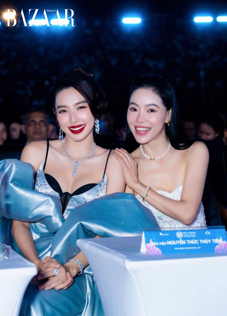 Thùy Tiên diện trend peekaboo lộ nội y tại Miss World Việt Nam