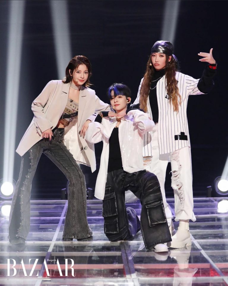 Chi Pu lên đồ ton-sur-ton với Amber f(x) ở "Đạp gió 2023"