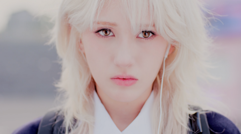 Jeon Somi như Barbie Hàn Quốc trong MV ”Fast Forward”